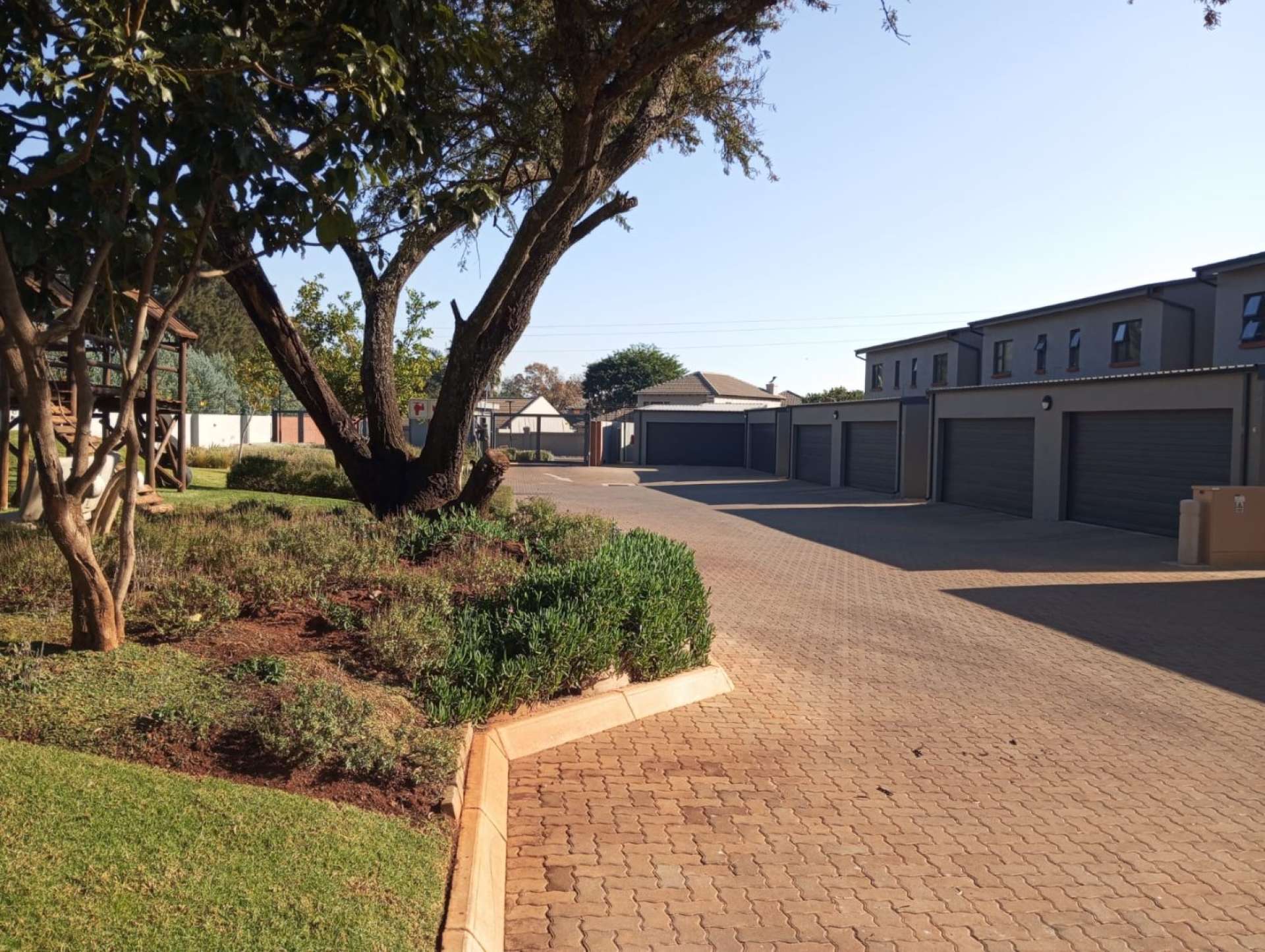 #7340593 | Luxurious Townhouse for Rent - Prepare to be captivated by a ...